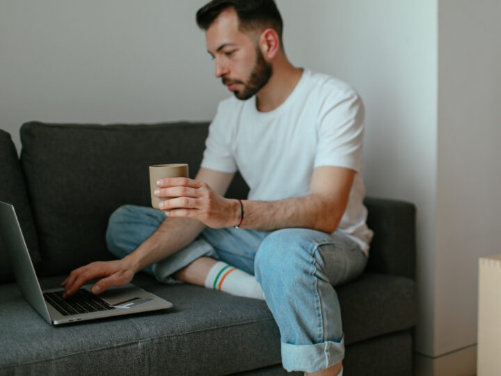 Mahnen in den Niederlanden und Belgien